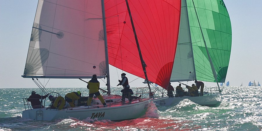 J/105 | Spinnaker Sailing